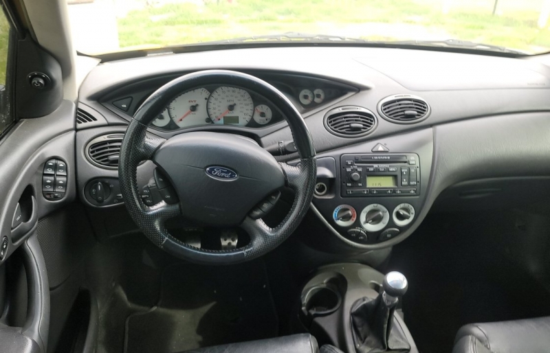 2004 Ford Focus Interior
