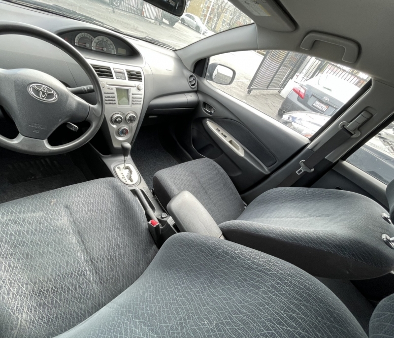 Toyota Yaris 2010 Interior